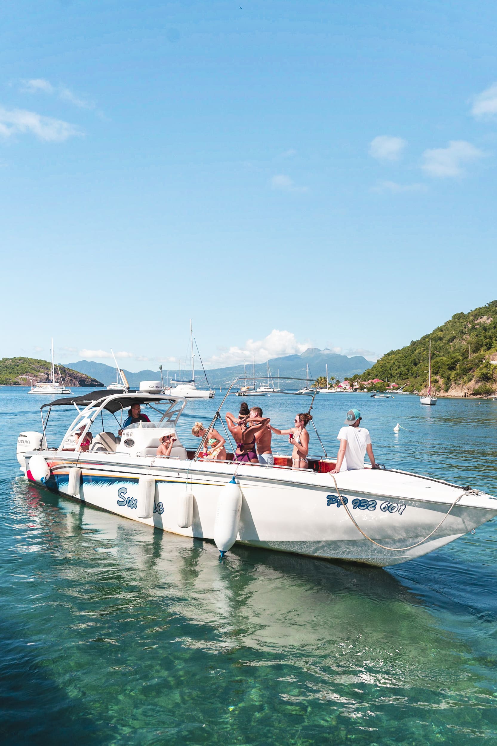 Charly Excursion – Visite en Bus et en Bateau | Terre-de-Haut | Marie ...